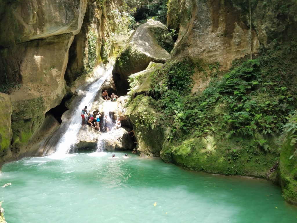 The Road to Bassin Bleu - internationalcaty